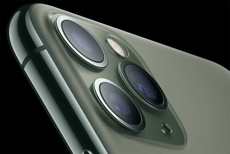 Smartphone iPhone 12 Pro Max atribuído à presença de uma câmera de 64 ...