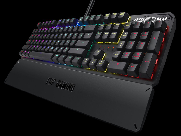O teclado mecânico ASUS TUF Gaming K3 RGB apresenta iluminação colorida ...
